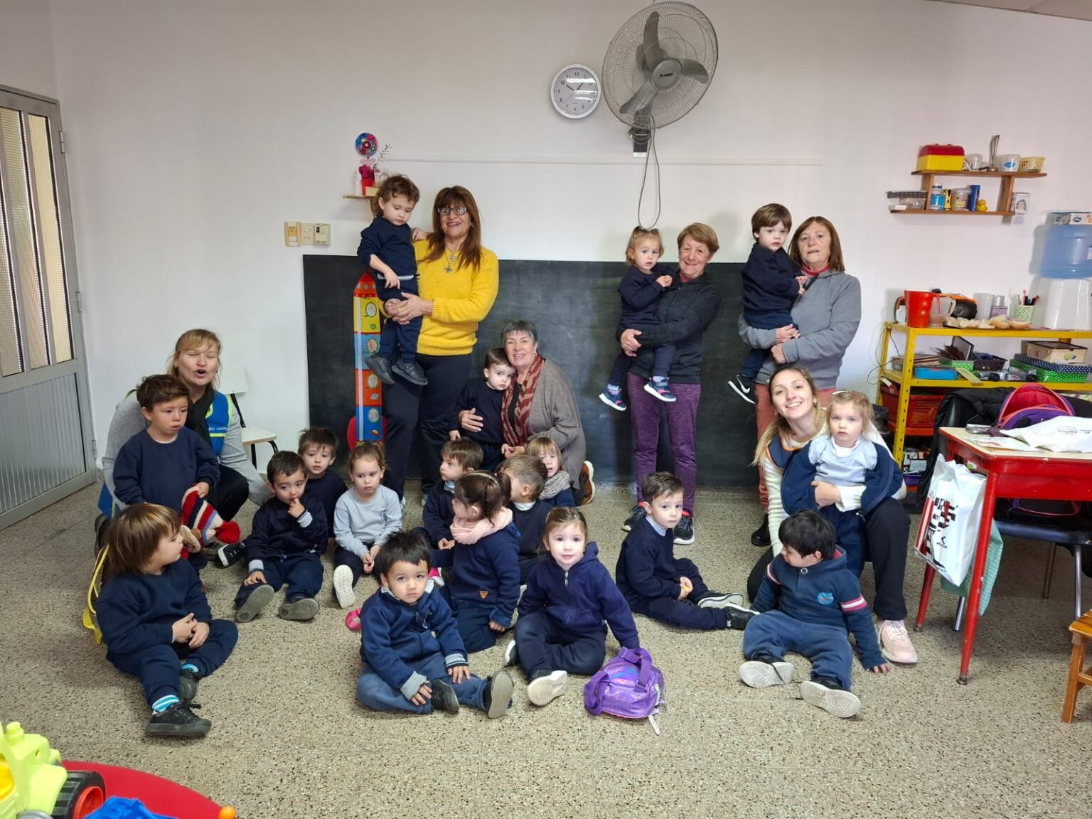 Una mañana de cuentos y aprendizajes en el Jardín de la Escuela Santa ...