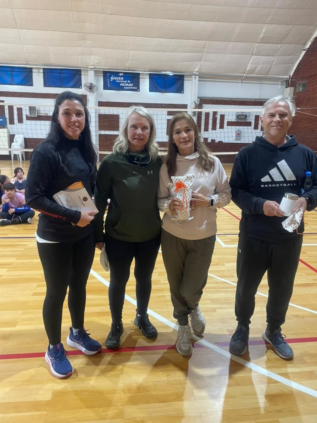 Clínica de Vóley a cargo de Mónica Galván y Fabián Moretto en Carlos ...