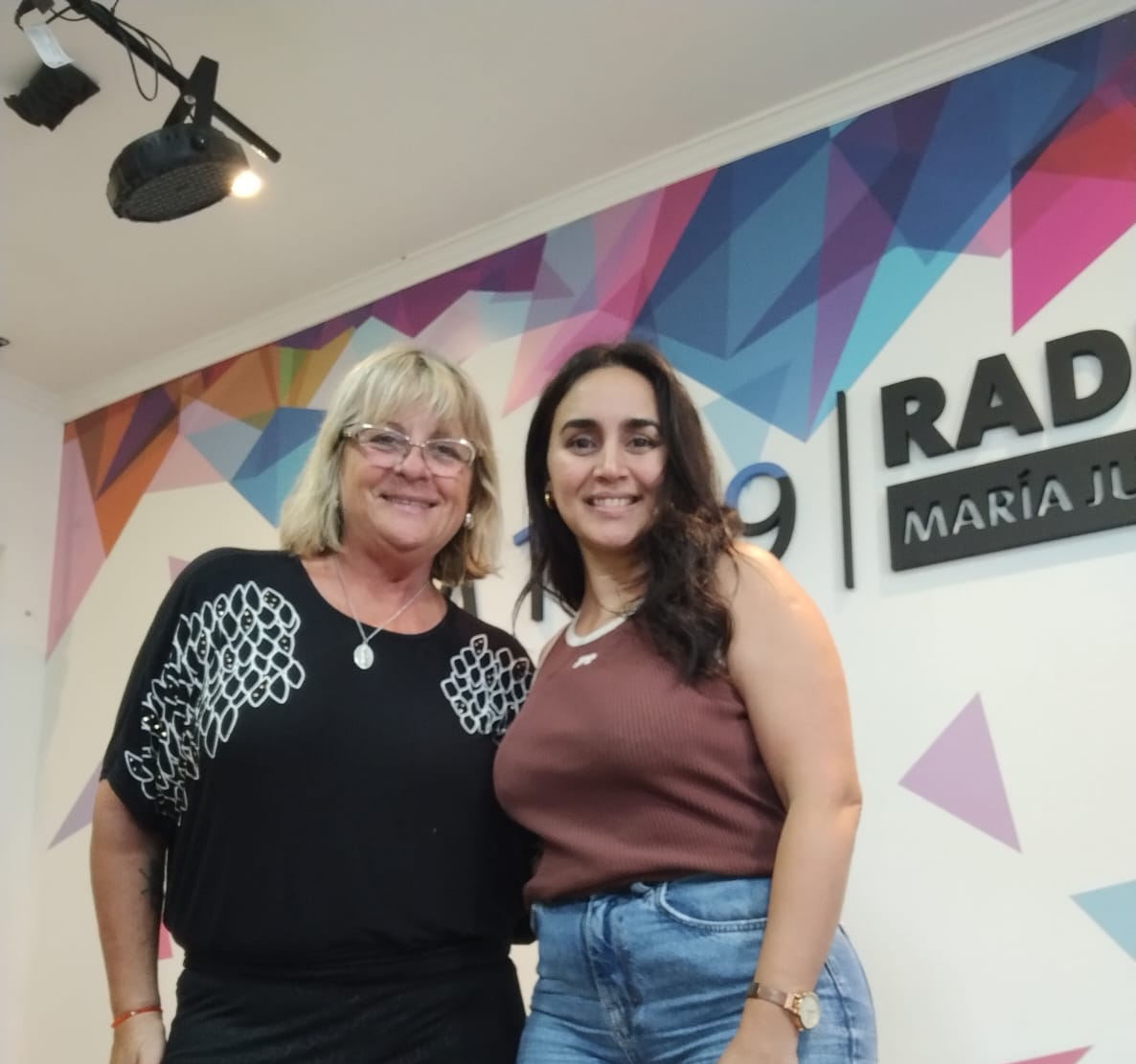 Janet López presentó en la radio los servicios de Alquimia, estética ...
