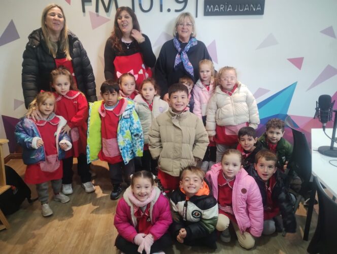 Los niños y niñas del Jardín María Montessori visitaron la radio por el ...