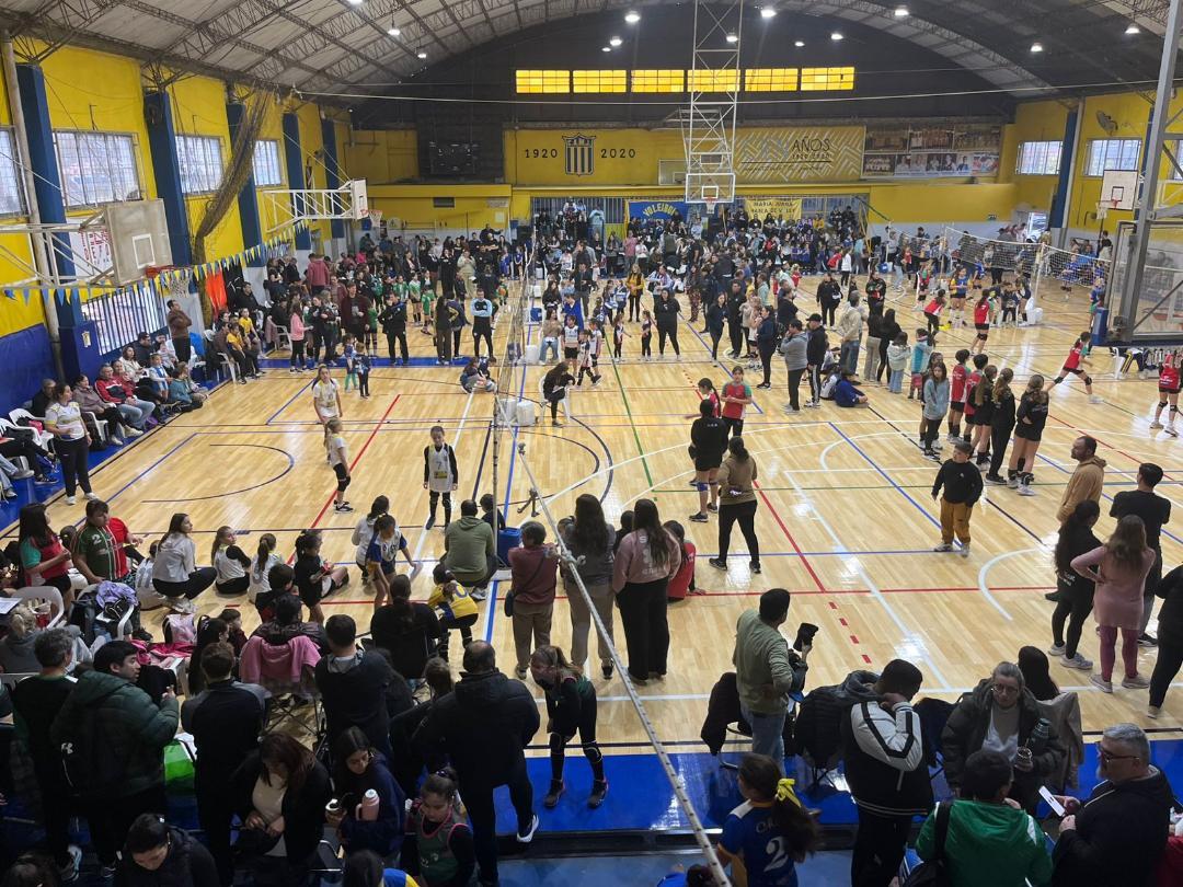Gran convocatoria en el Segundo Encuentro de Mini Vóley organizado por ...