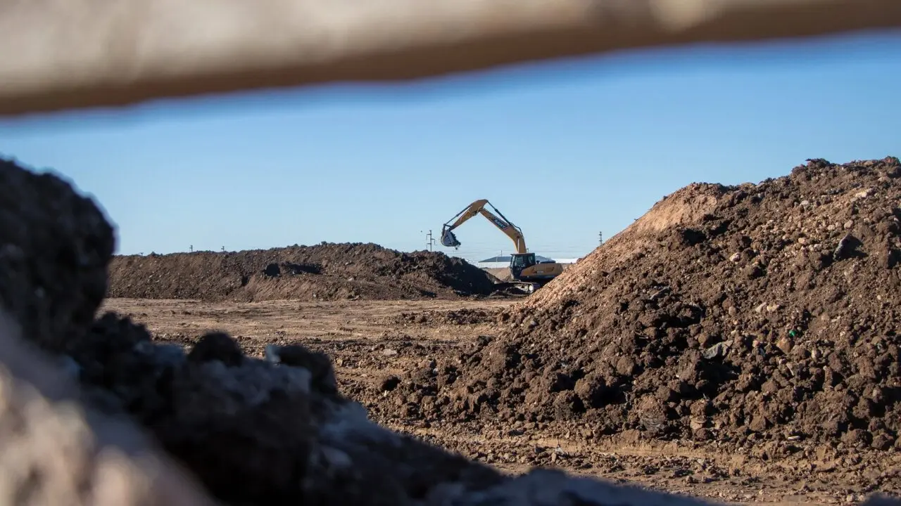 Montañas de residuos del fracking contaminan el ambiente en Argentina ...