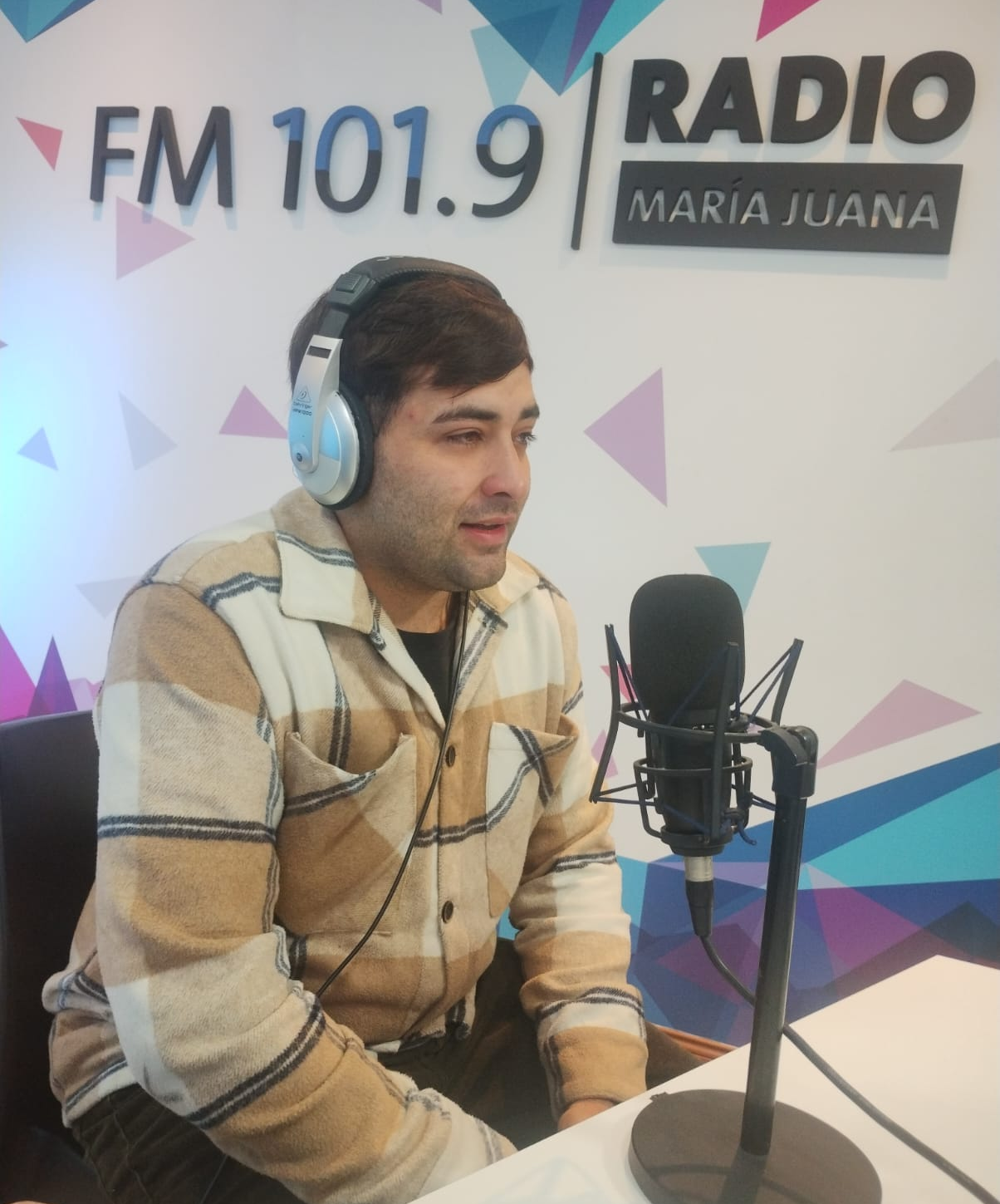 Daniel Müller presentó “La Perla”, la gran revista musical que llega al ...